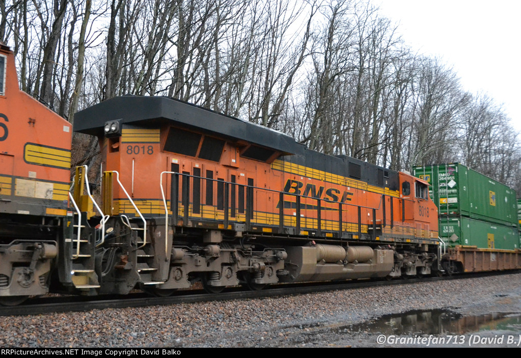 BNSF 8018
